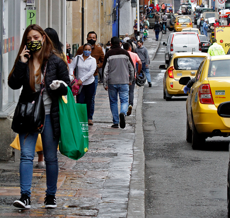 Mujeres y jóvenes en el centro del huracán llamado COVID-19 | EL DIARIO